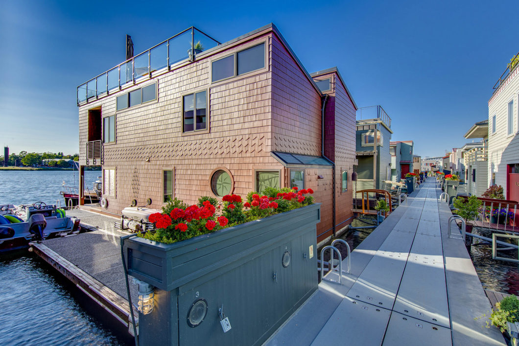 Roanoke Reef’s “Best View” - Houseboats of Seattle | Sotheby's ...