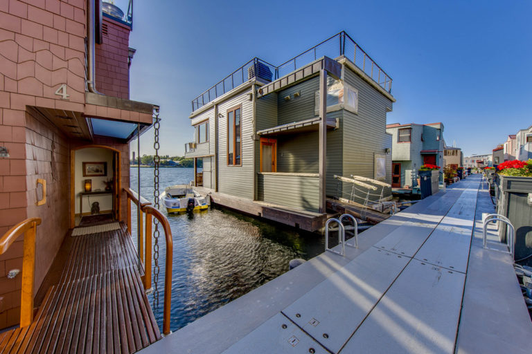 Roanoke Reef’s “Best View” - Houseboats of Seattle | Sotheby's ...