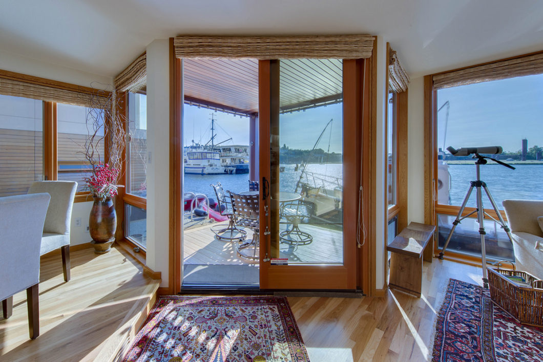 Roanoke Reef’s “Best View” - Houseboats of Seattle | Sotheby's ...