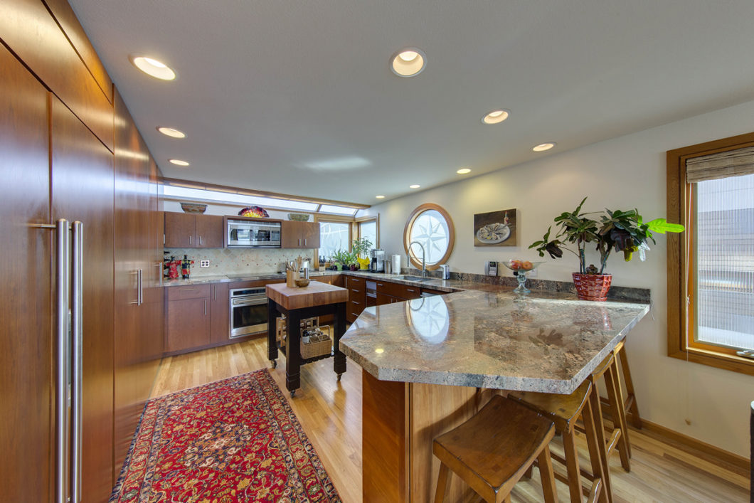 Roanoke Reef’s “Best View” - Houseboats of Seattle | Sotheby's ...