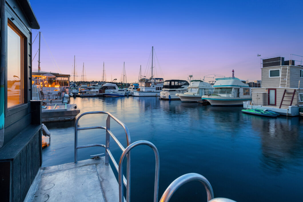 Lakeside Lovenest – Featured on Netflix! - Houseboats of Seattle (And ...