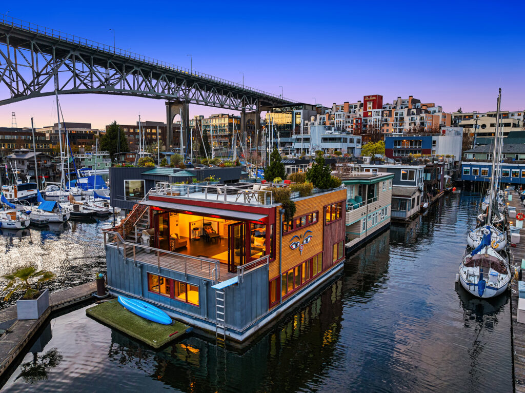 La Casa Flottante // End-of-dock floating home in the heart of Fremont ...