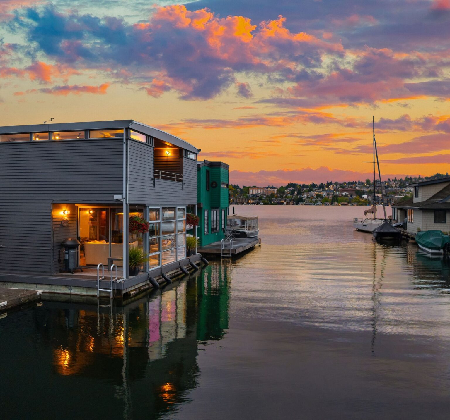 Architecturally Significant Floating Home by George Suyama on Lake ...