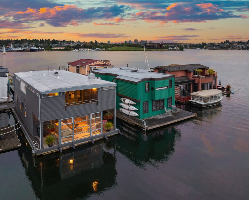 Danny Presents: A Floating Home Designed By George Suyama - Houseboats ...